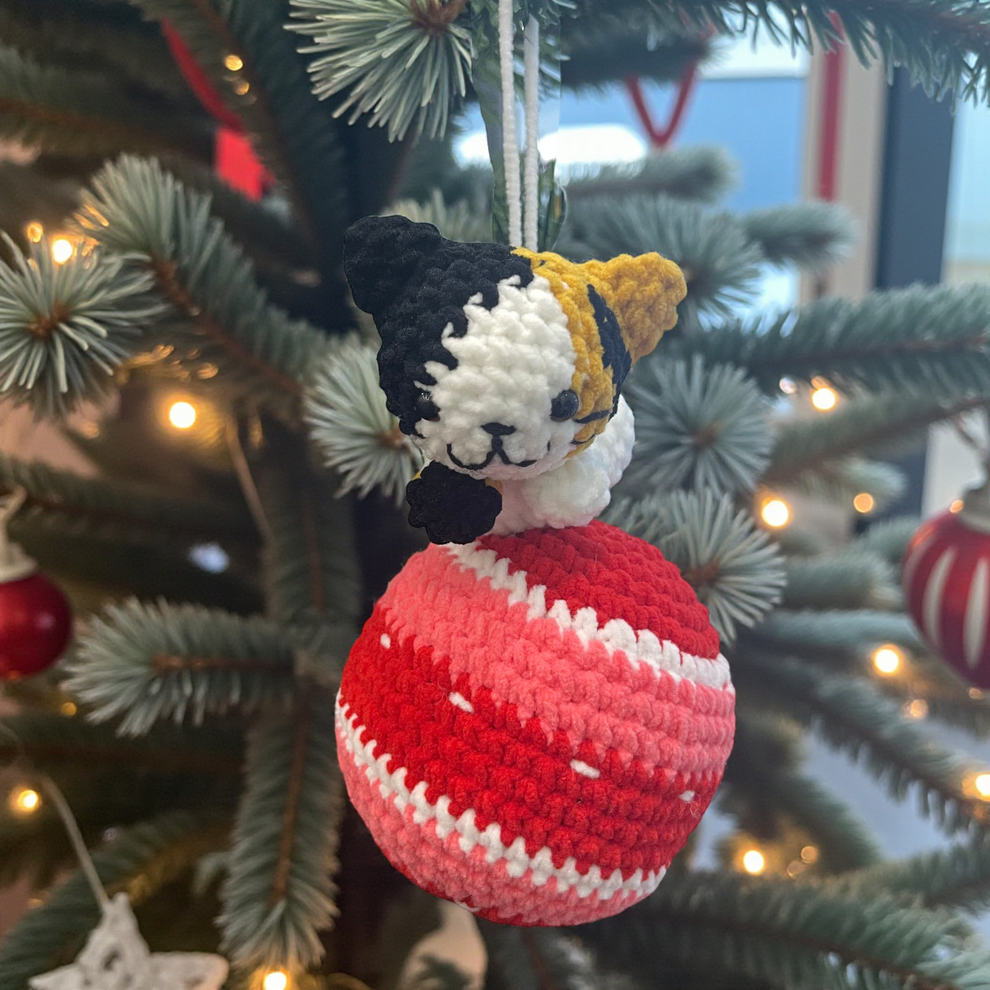3in1 Christmas Cat Hugging Balls Crochet Pattern – Hooktasy